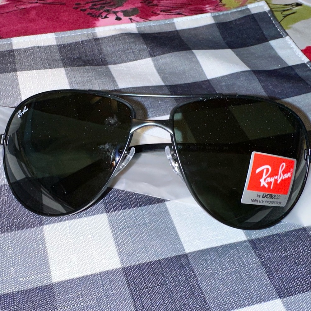 *New* Ray-Ban Aviator Sunglasses By Luxottica - Gem